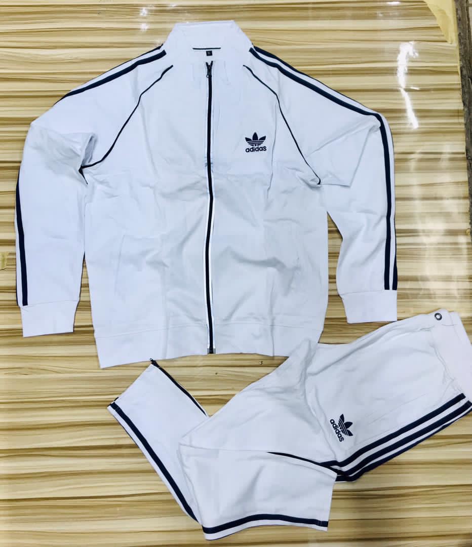 Ensemble survette de couleur blanche et noir